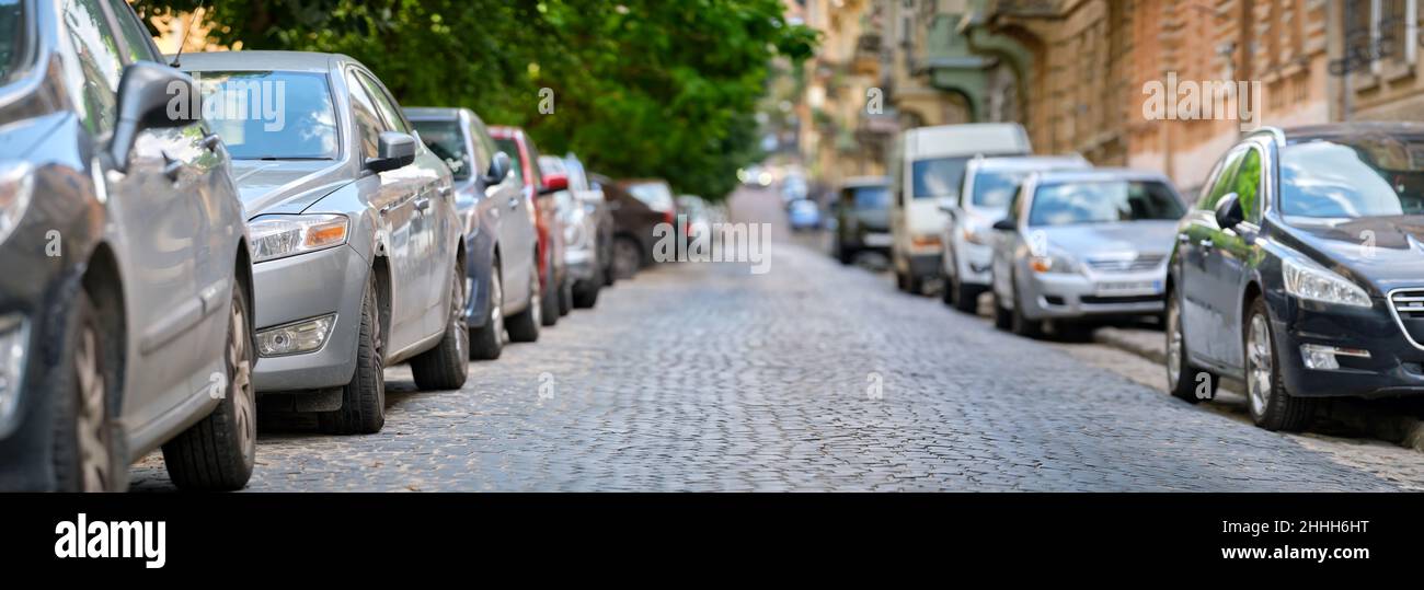 City traffic with cars parked in line on street side Stock Photo - Alamy