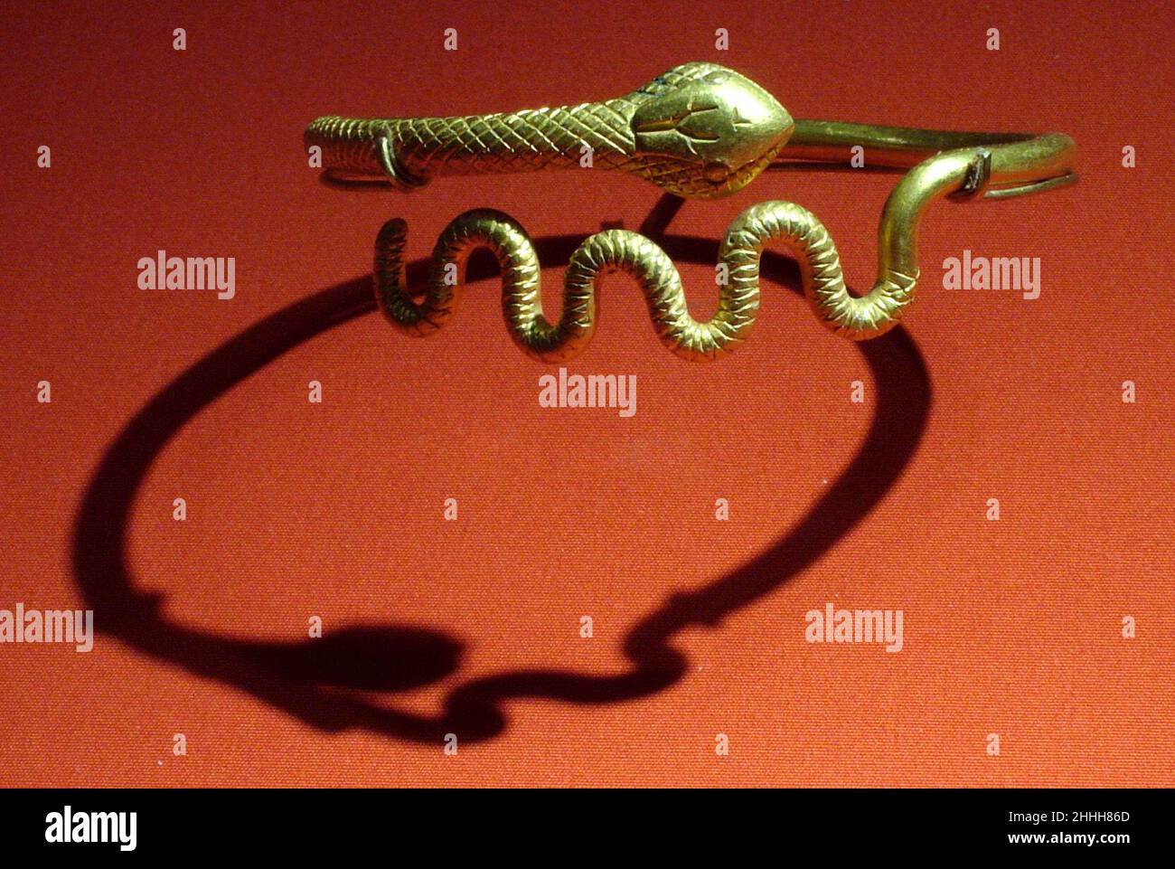 Gold snake bracelets egypt hi-res stock photography and images - Alamy