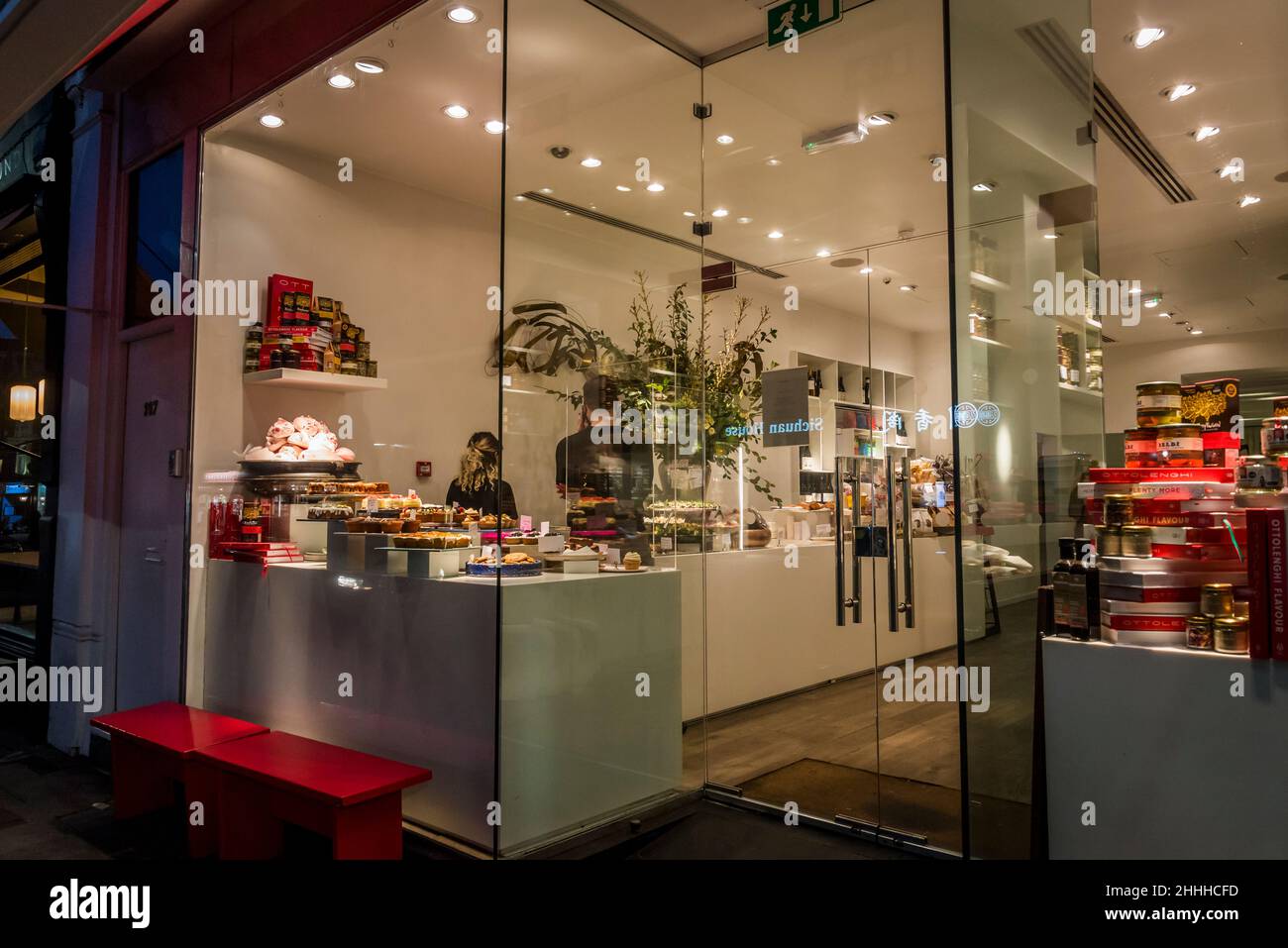 Old english cake shop hi-res stock photography and images - Alamy
