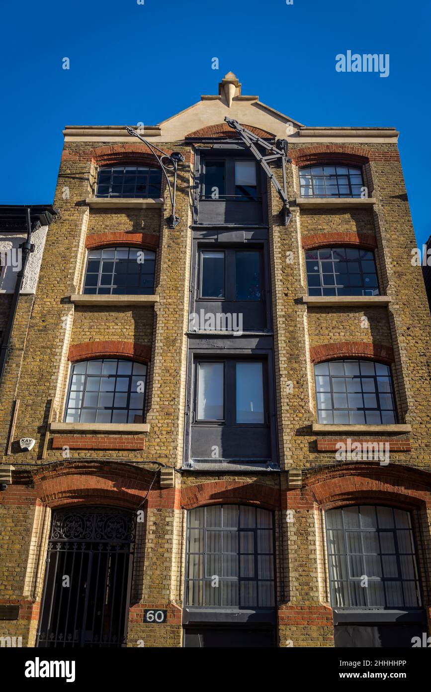 Old converted warehouse, Southwark, London, England, UK Stock Photo - Alamy