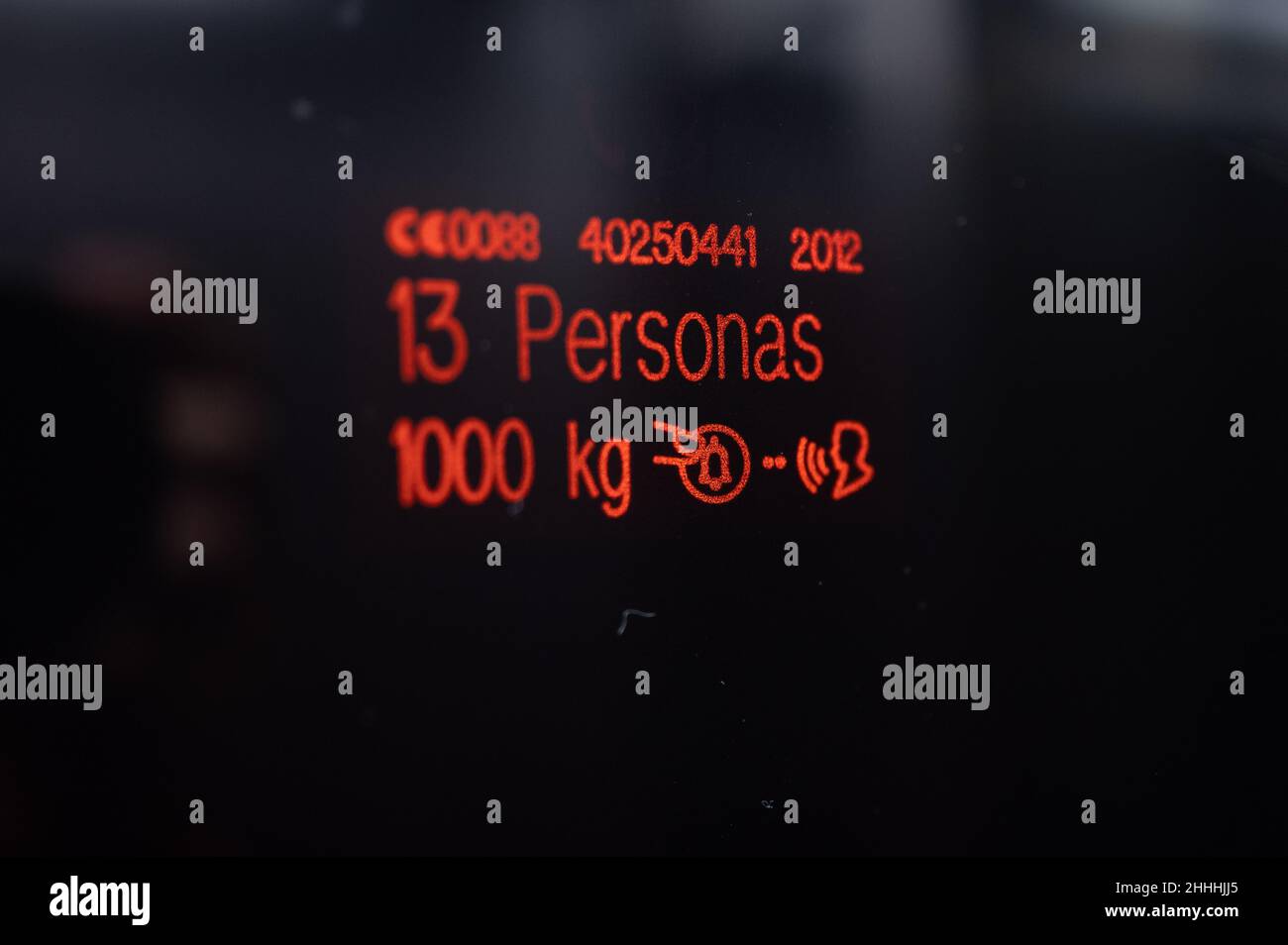 Lift screen hi-res stock photography and images - Alamy