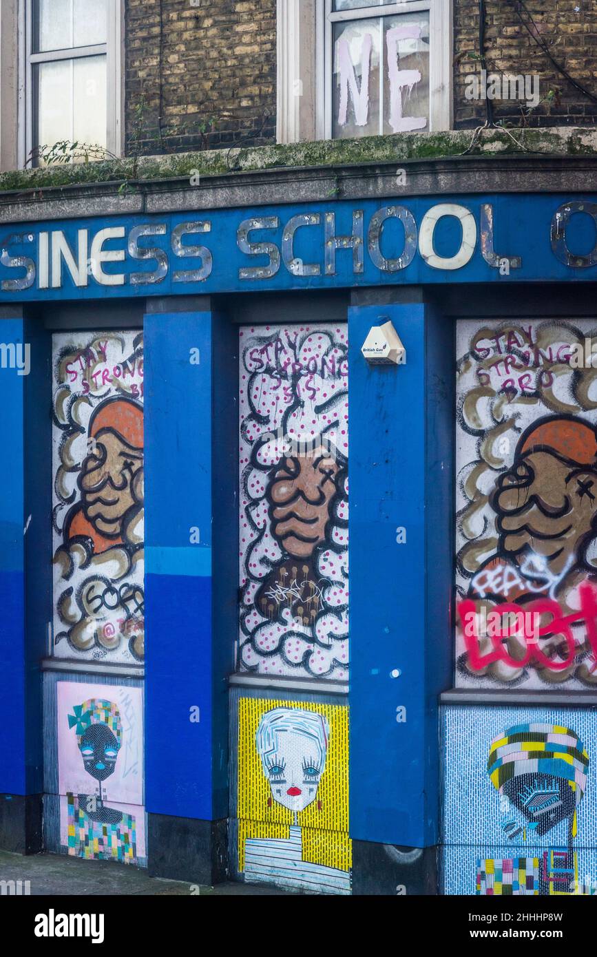 Rundown facade hi-res stock photography and images - Alamy