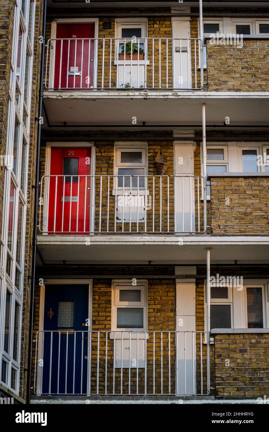 Council Estate housing block, Southwark, London, England, UK Stock ...