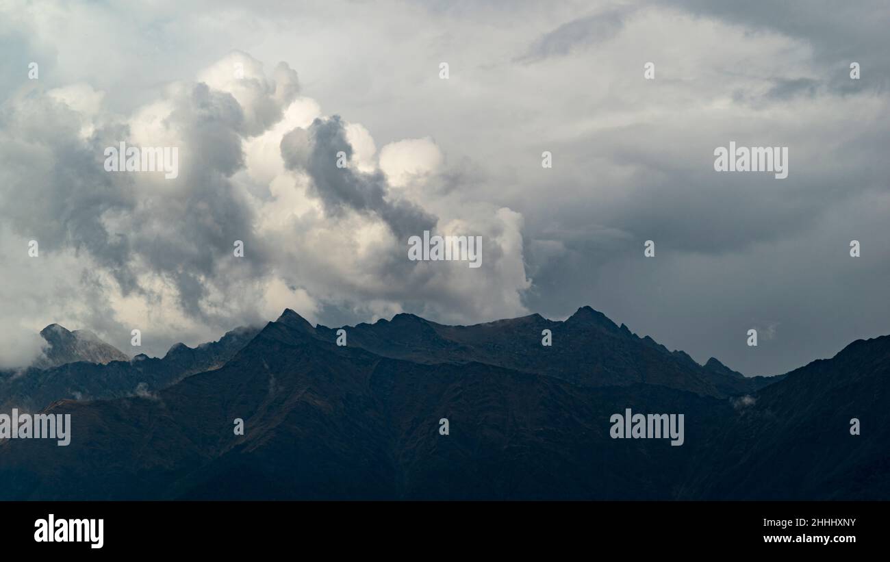 Beautiful scenery thick clouds hi-res stock photography and images - Alamy