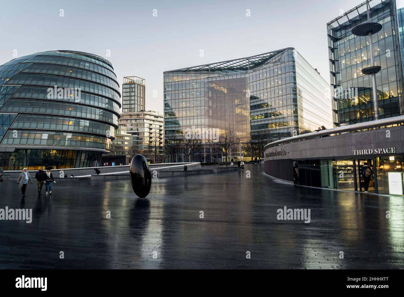 Southbank riverside promenade and City Hall, London, England, UK Stock ...