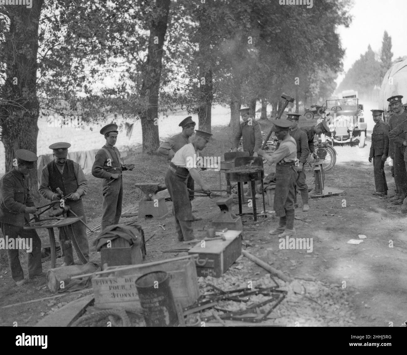 Army blacksmith hi-res stock photography and images - Alamy