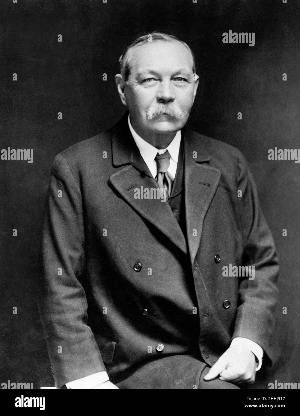 Sir conan doyle Black and White Stock Photos & Images - Alamy