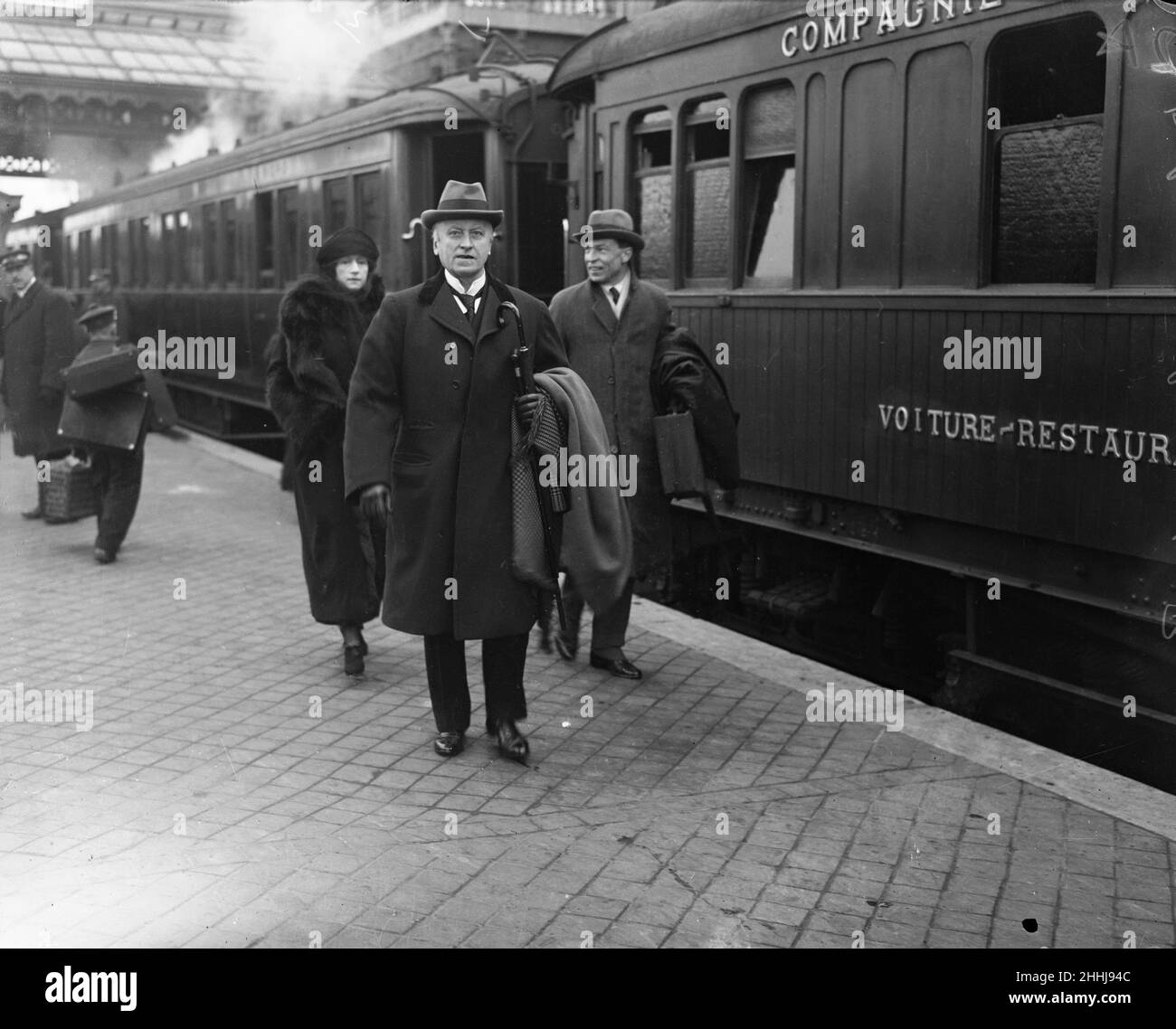 Lady curzon hi-res stock photography and images - Alamy