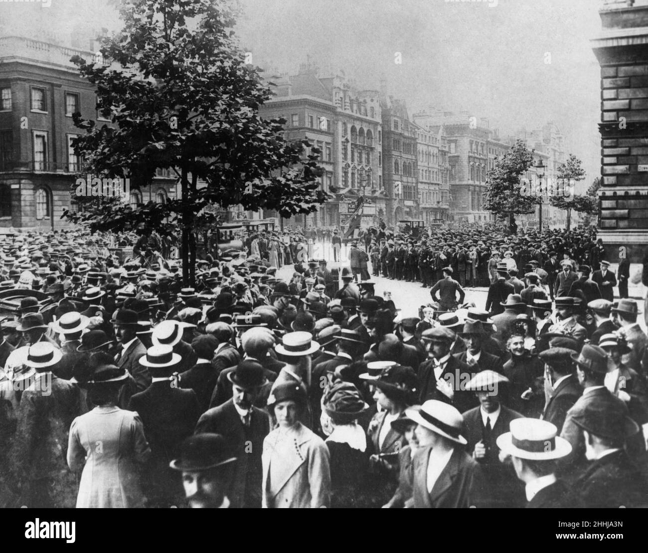 August 1914 london hi-res stock photography and images - Alamy