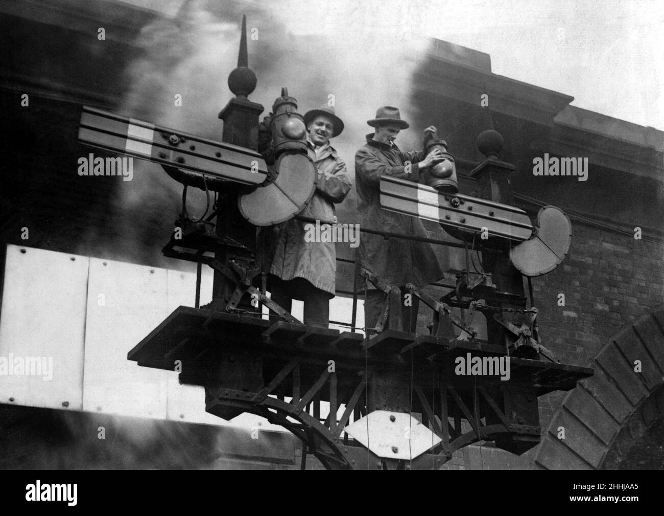 General Strike 1926. Volunteer signalmen inspecting the signals before ...