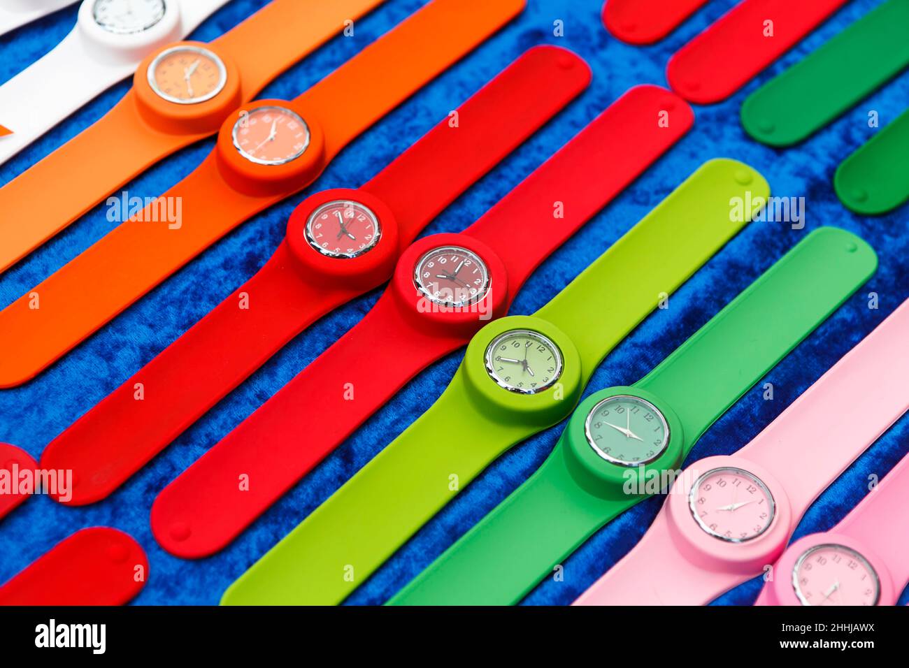 Row of clocks hi-res stock photography and images - Alamy