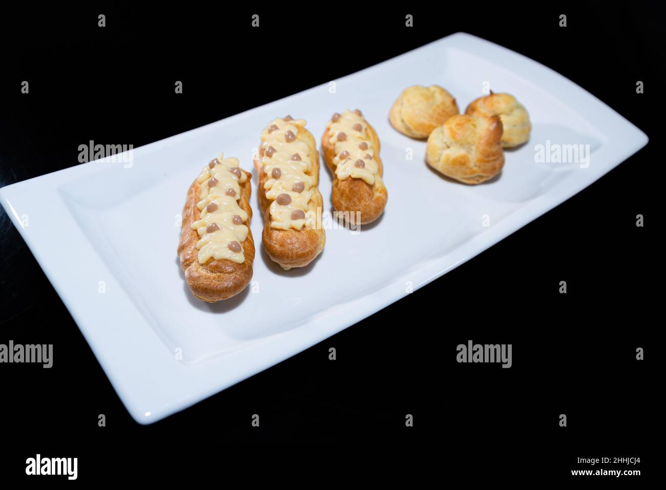 eclair french pastry sponge cakes Stock Photo - Alamy
