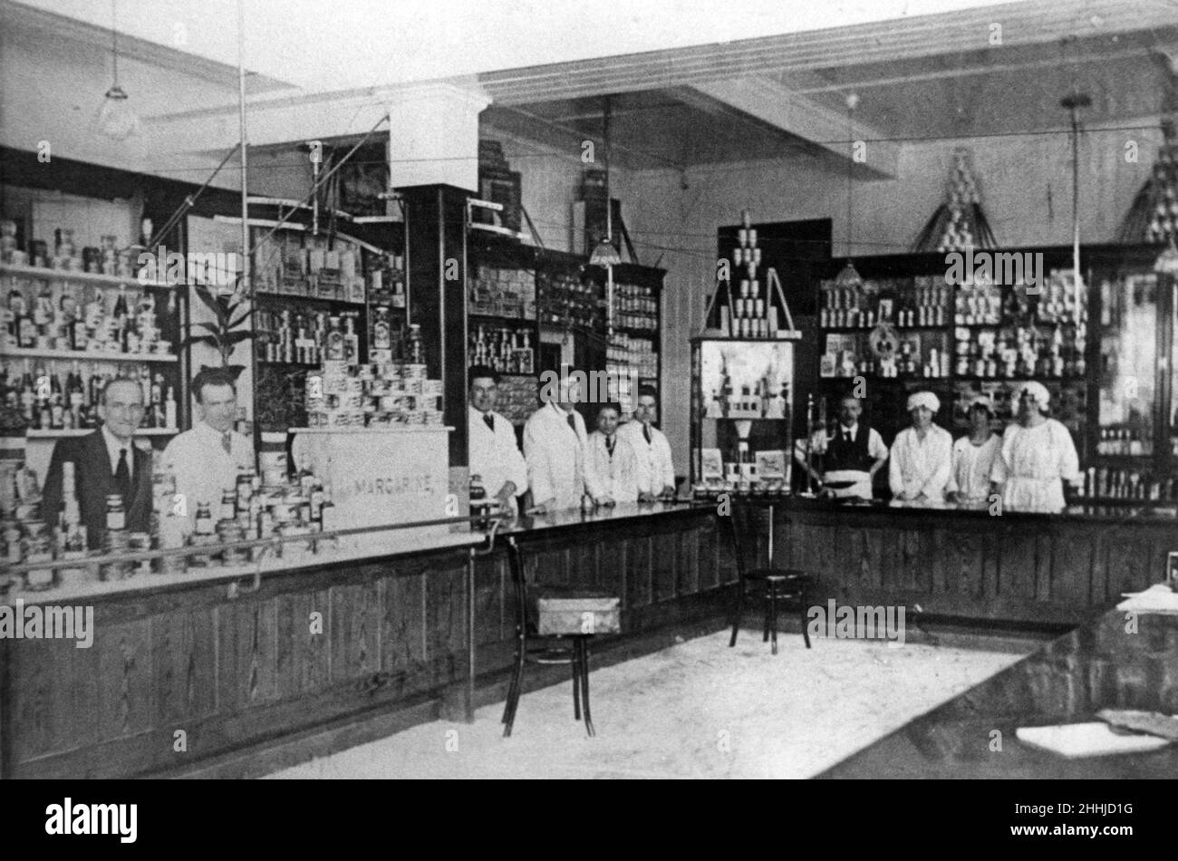1920s shop interior hi-res stock photography and images - Alamy