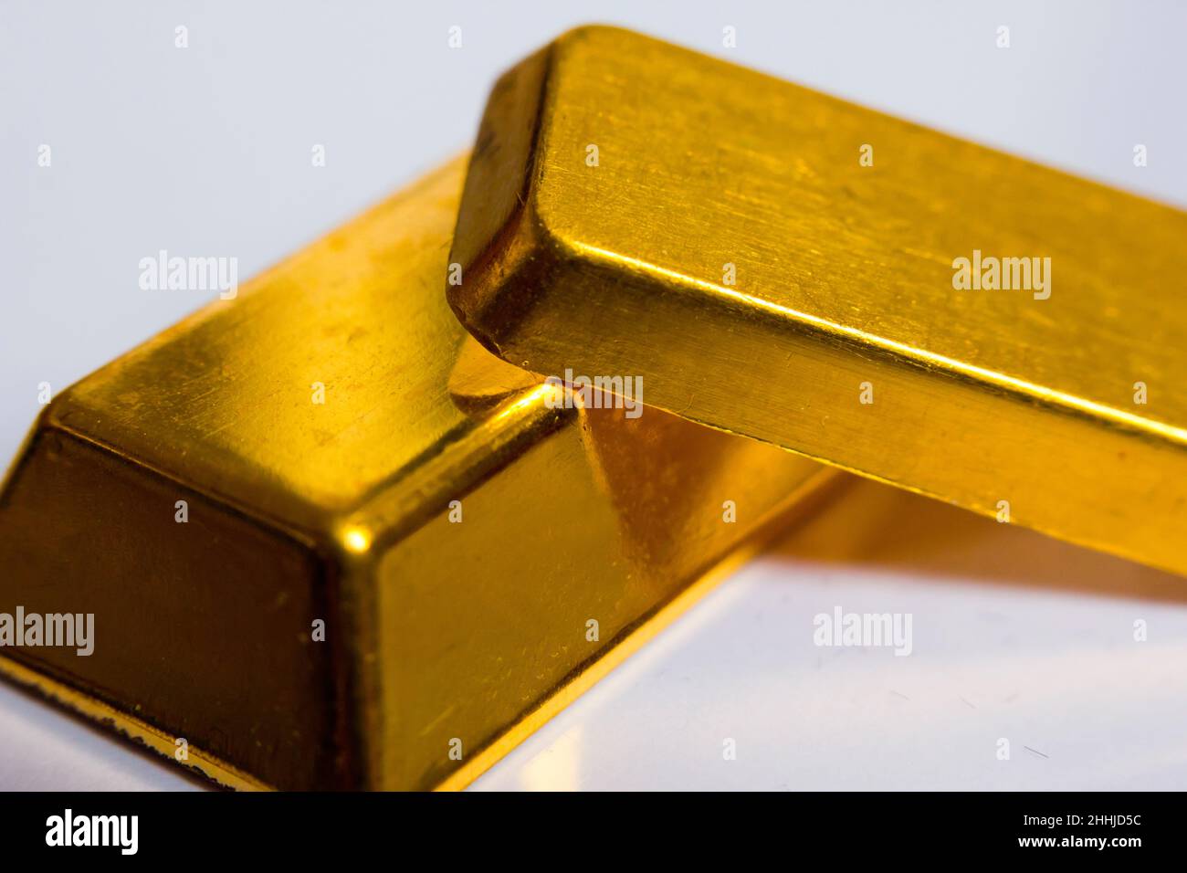 Close-up of gold-ingots at a white background Stock Photo - Alamy