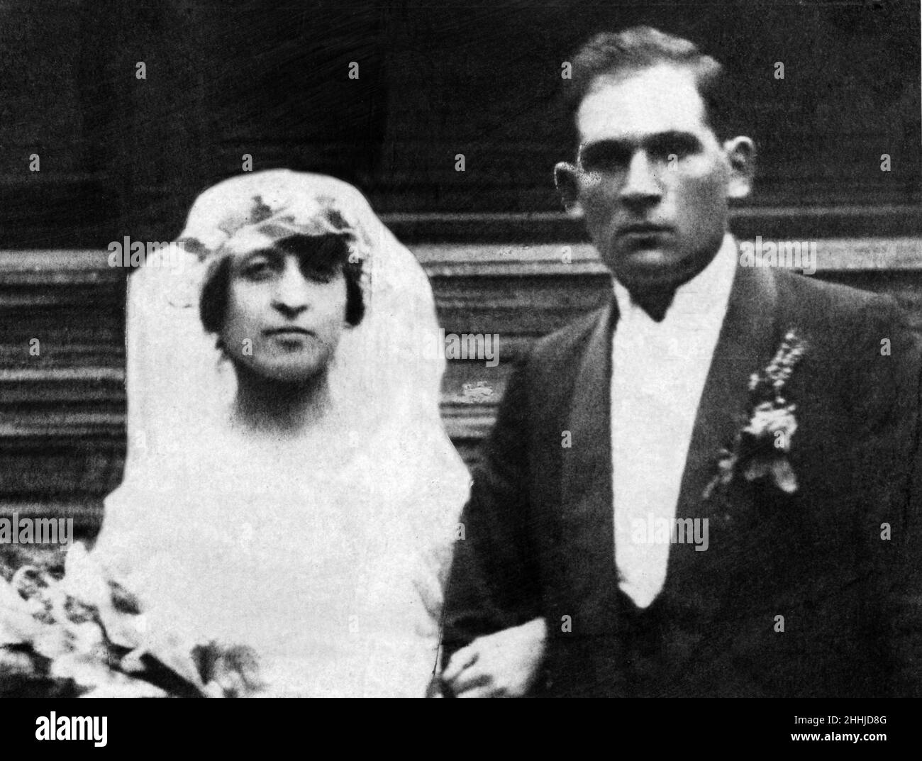 Harry Dobkin on his wedding day to Rachel Dubinski in 1920 Stock Photo ...