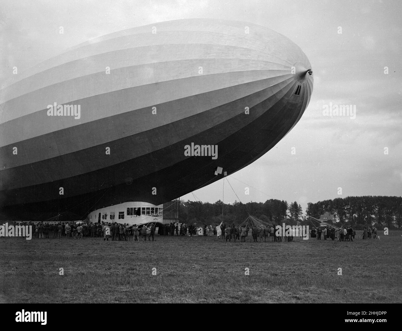 USS Los Angeles (ZR3), a 2,472,000 cubic foot rigid airship was built ...
