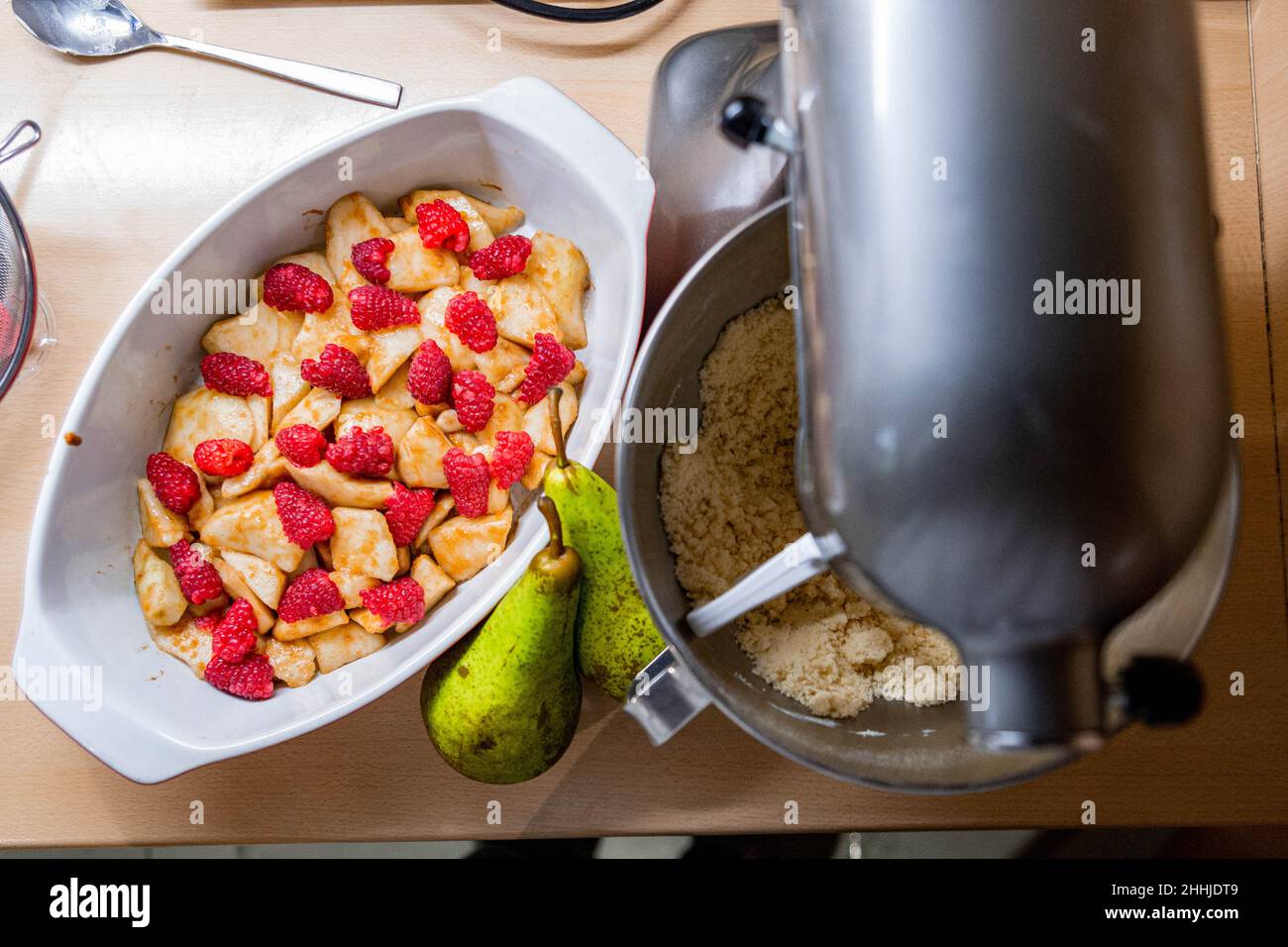 apple pear crumble raspberry top stand mixer Stock Photo - Alamy