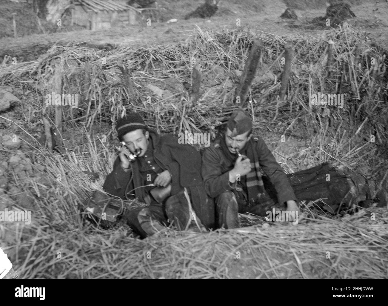 Belgian artillery man at Oostkerke near Diksmuide during the Battle of ...