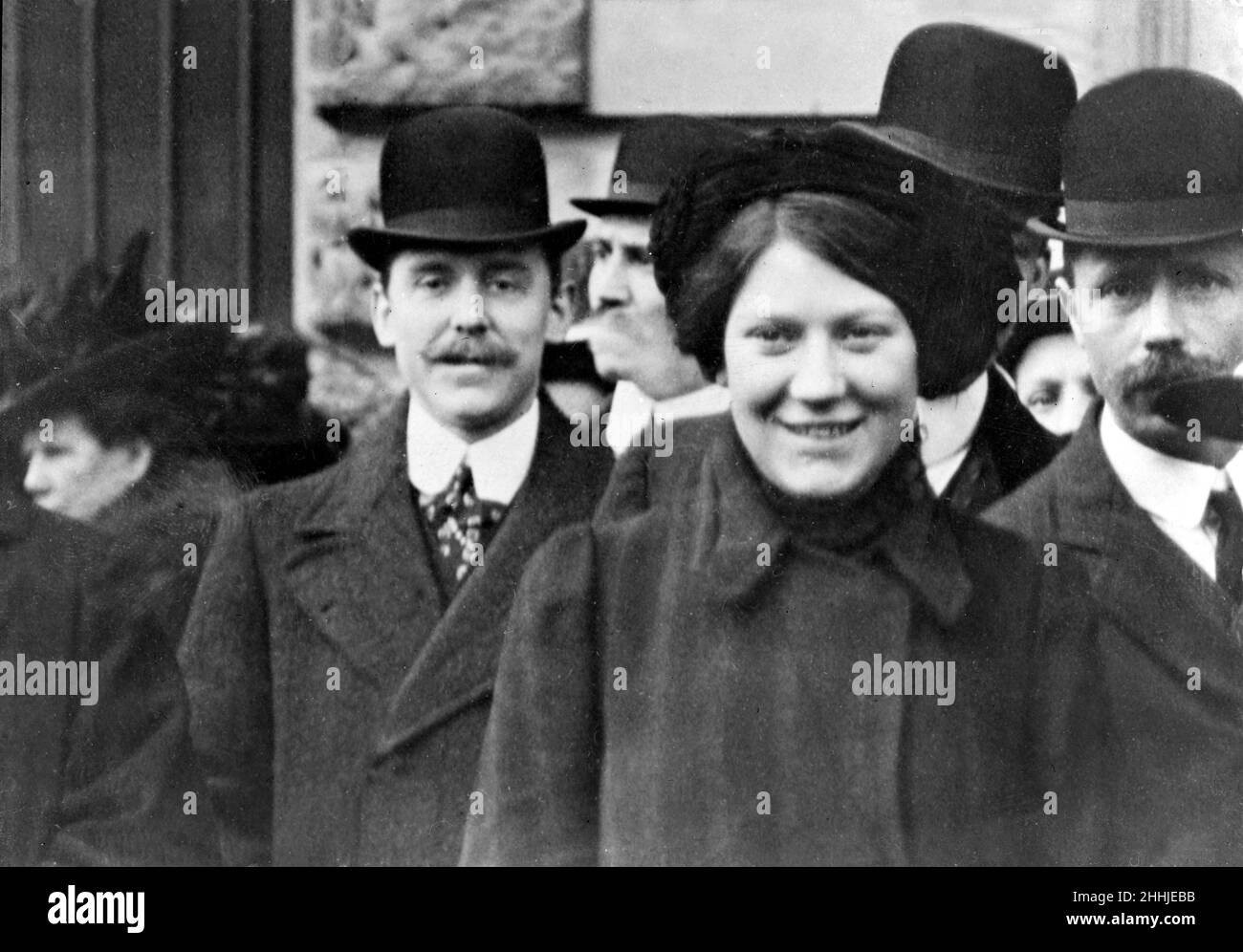 Arrives at clapham common hi-res stock photography and images - Alamy