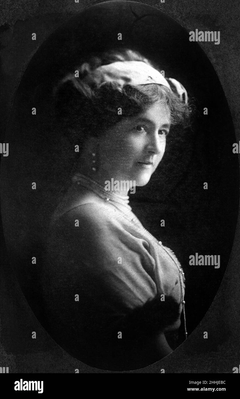 Lady duff gordon dress hi-res stock photography and images - Alamy