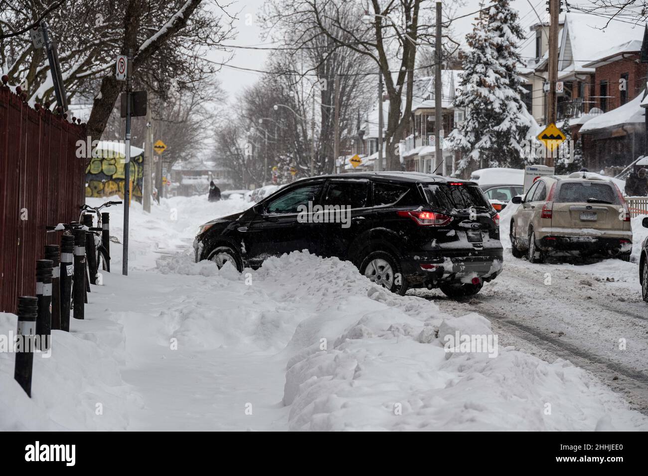 down town Toronto snow storm car stuck Stock Photo - Alamy