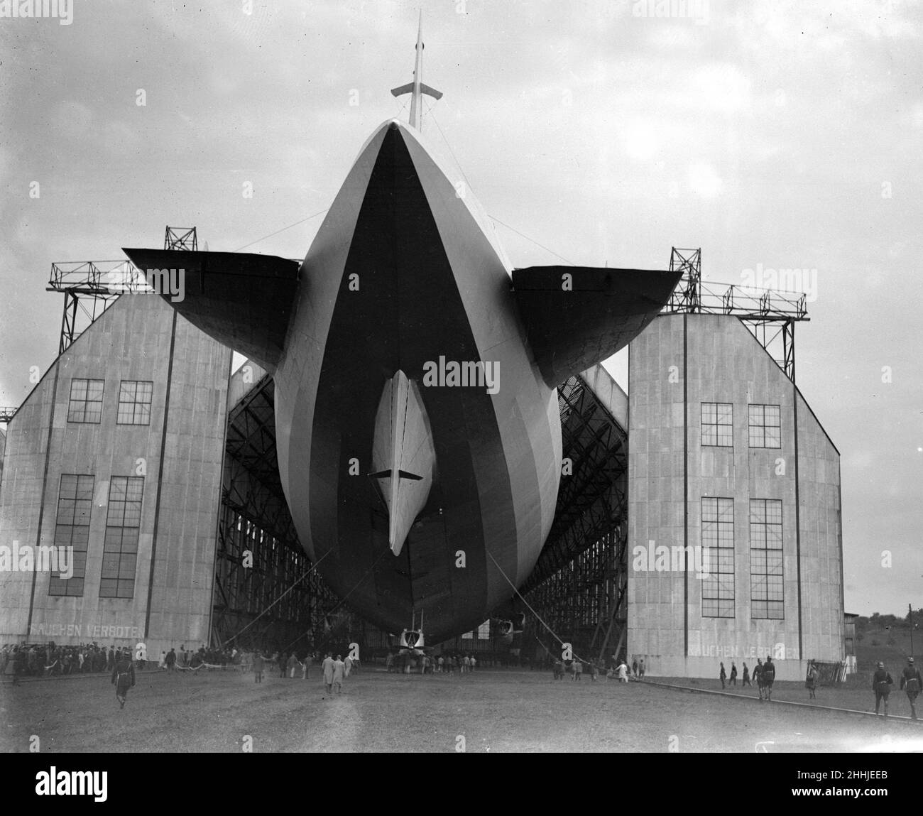 Passenger airship 1920s hi-res stock photography and images - Alamy