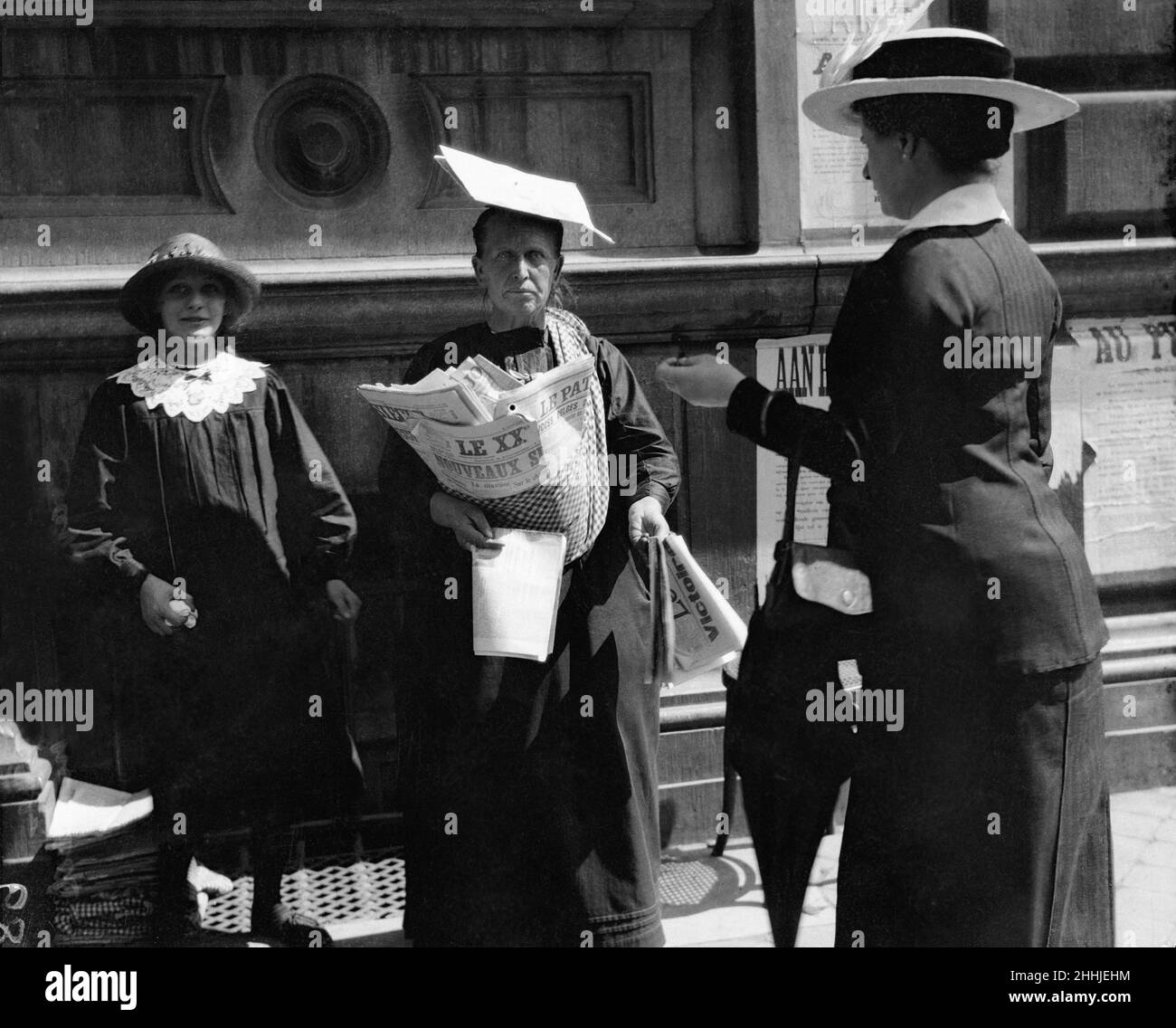 Wwi newspaper 1914 hi-res stock photography and images - Alamy