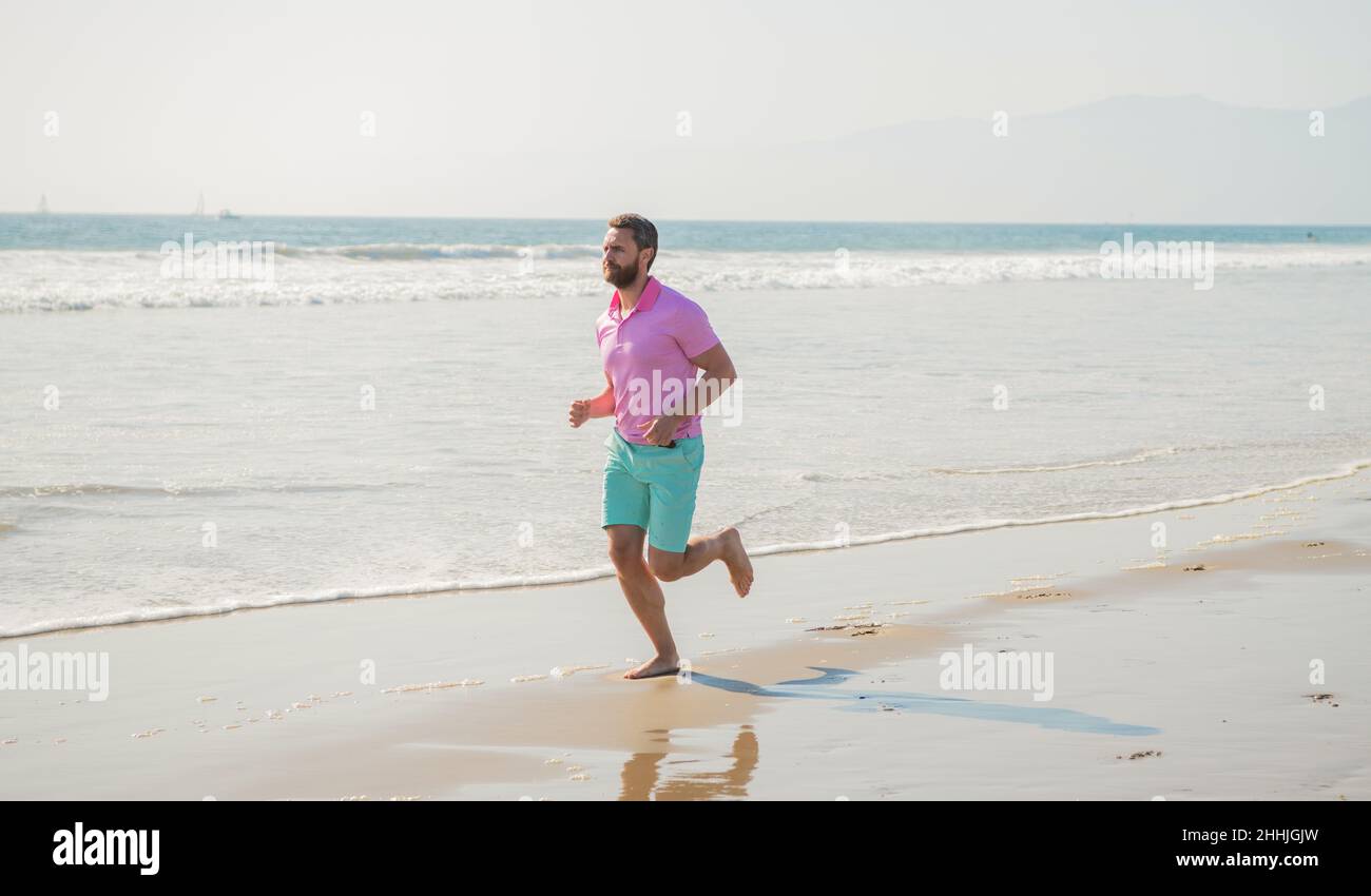 Jogging barefoot beach man hi-res stock photography and images - Alamy