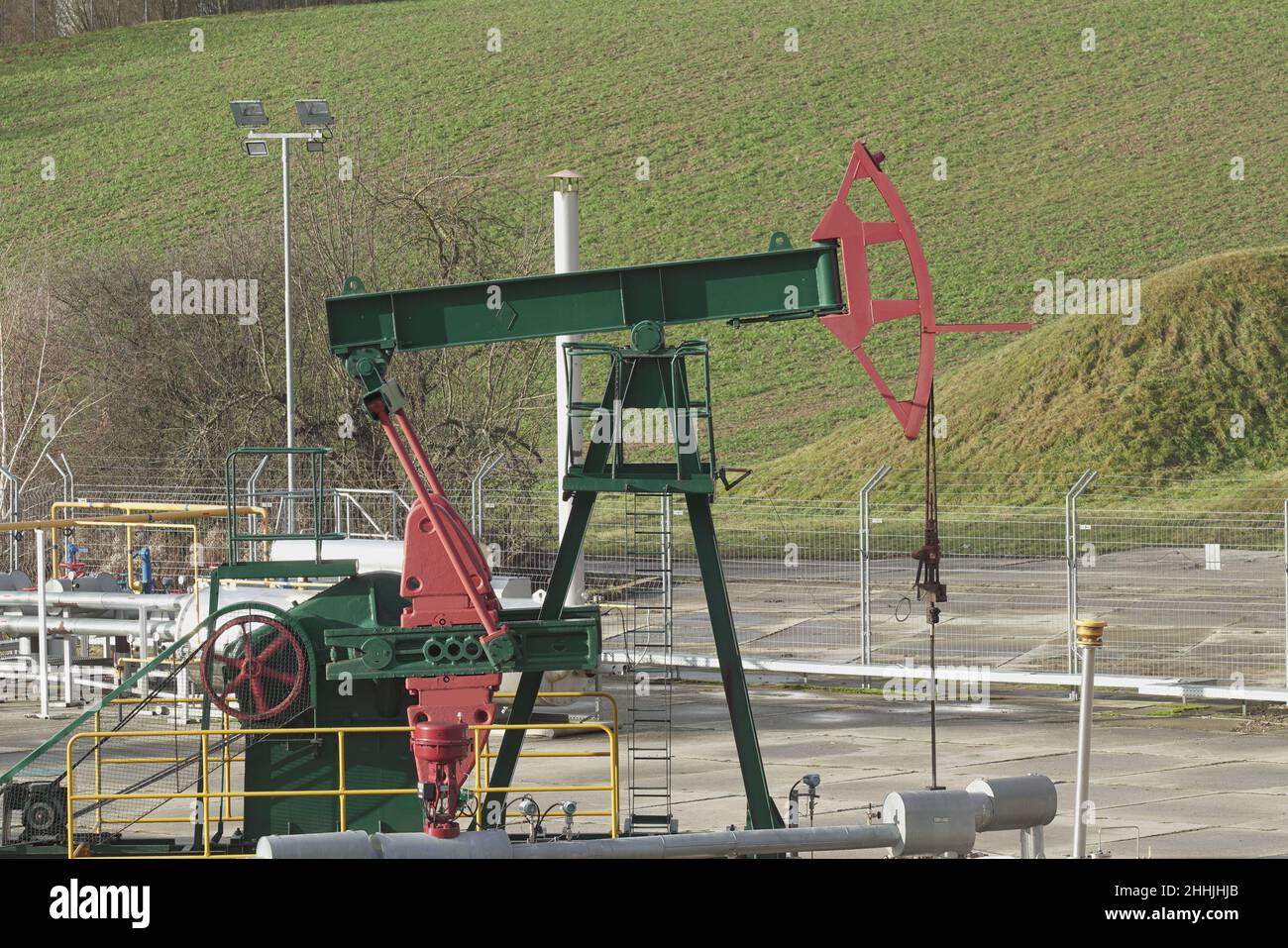 Oil pump jack fracking crude pumpjack extraction machine field working ...