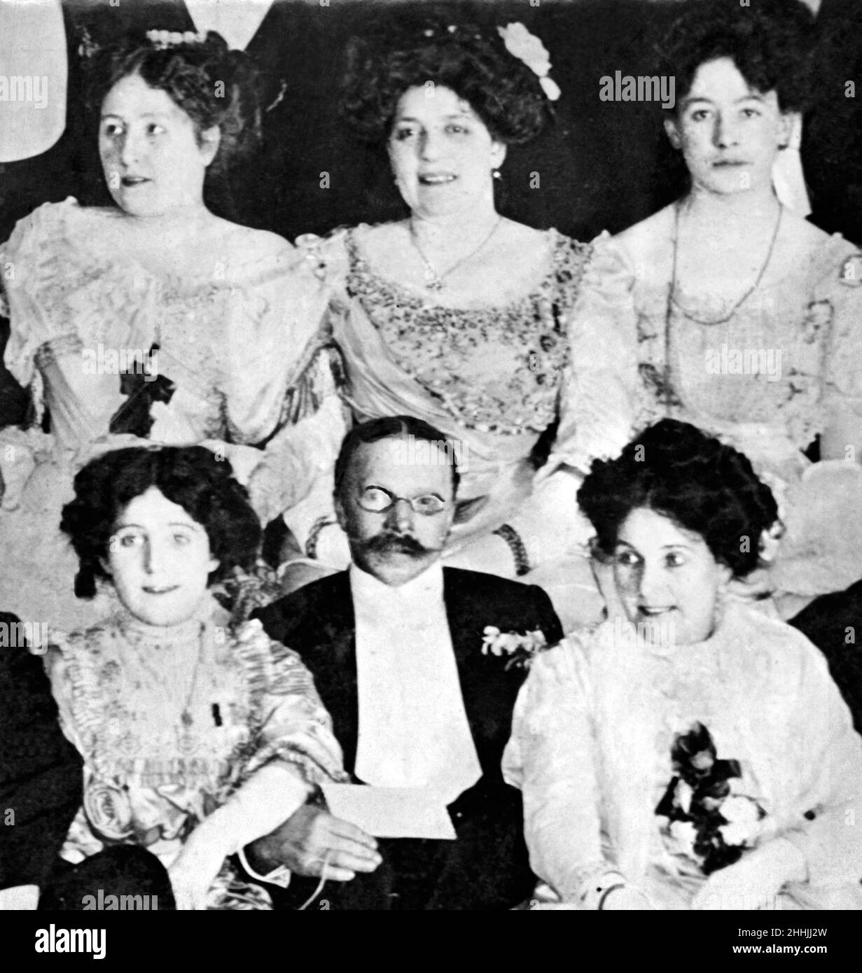 Doctor Crippen murder case Dr Crippen with his wife Belle Ellmore and ...