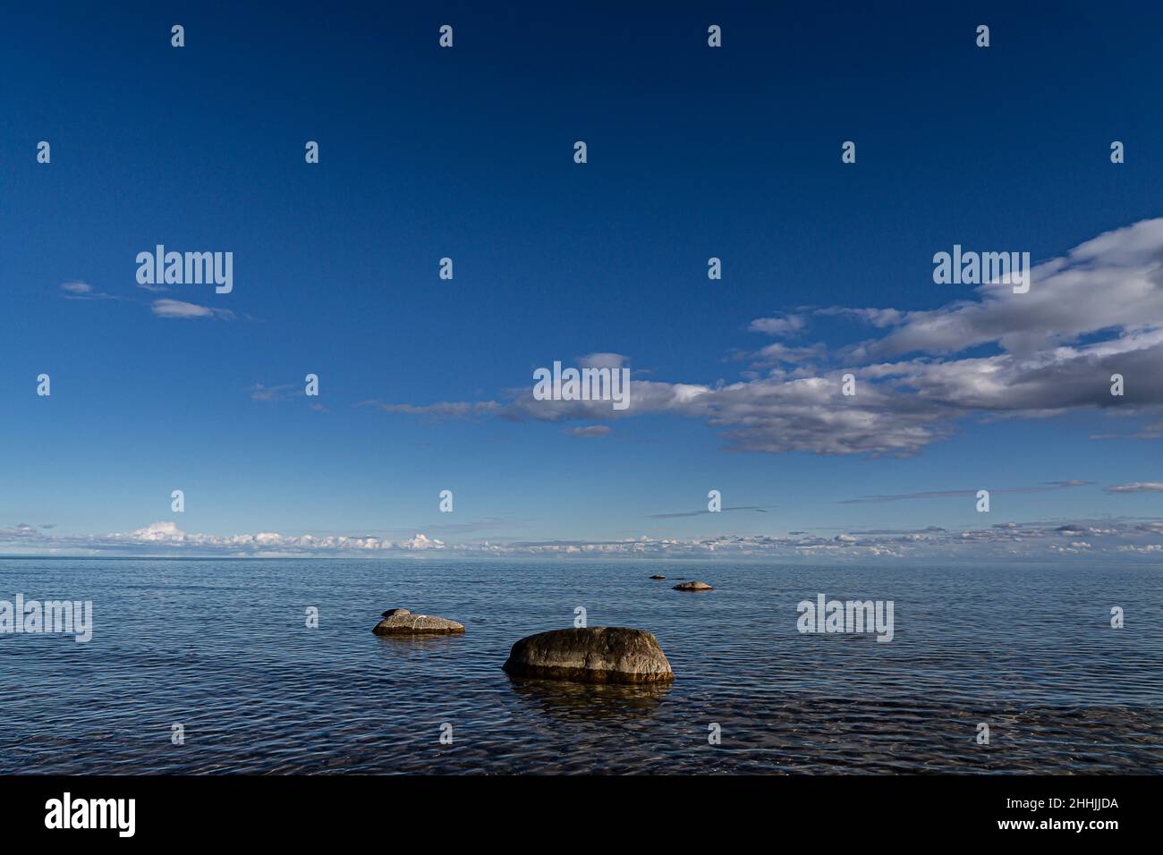 Row of rocks hi-res stock photography and images - Alamy