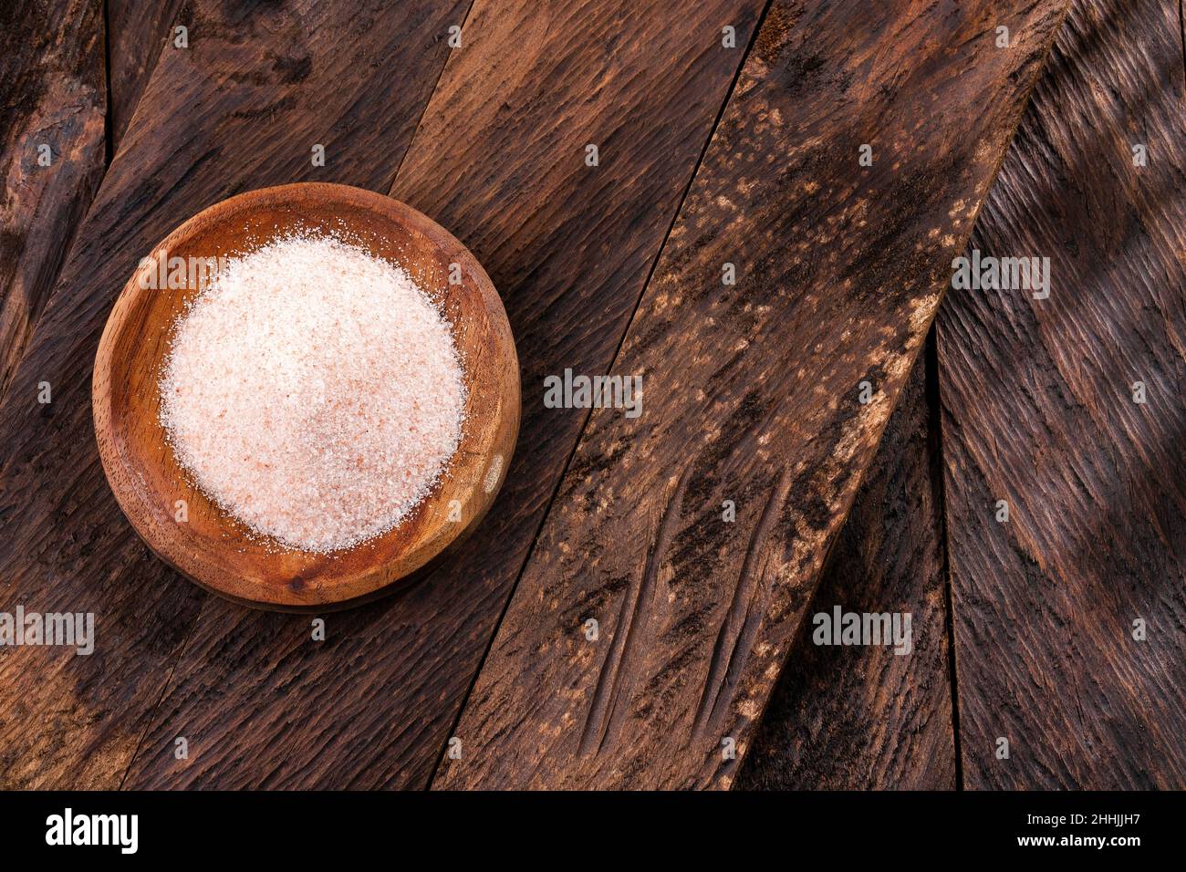 Himalayan pink salt crystals, powdered red rock salt from Pakistan ...
