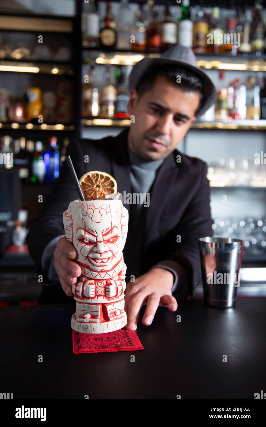 Tiki bar man hi-res stock photography and images - Alamy