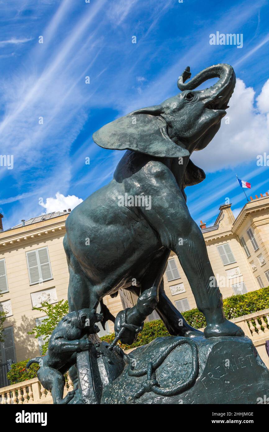 Elephant statue in front of museum D'Orsay in Paris, France Stock Photo ...