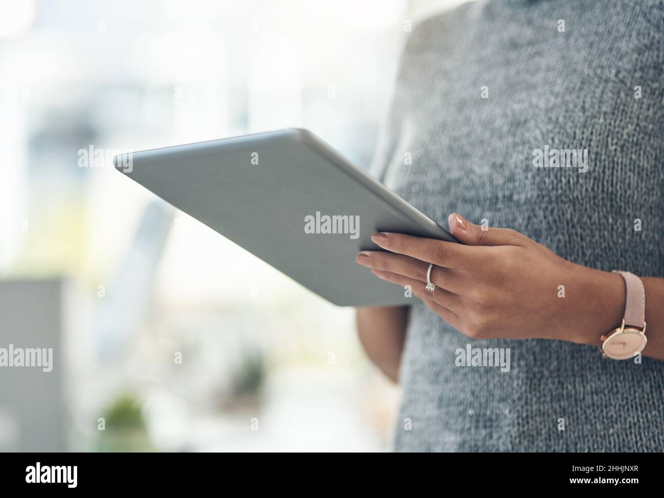 Finalising all her plans while staying mobile Stock Photo - Alamy
