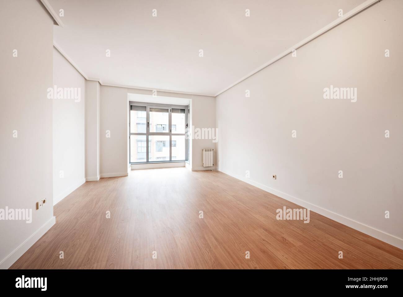 Empty room big window hi-res stock photography and images - Alamy