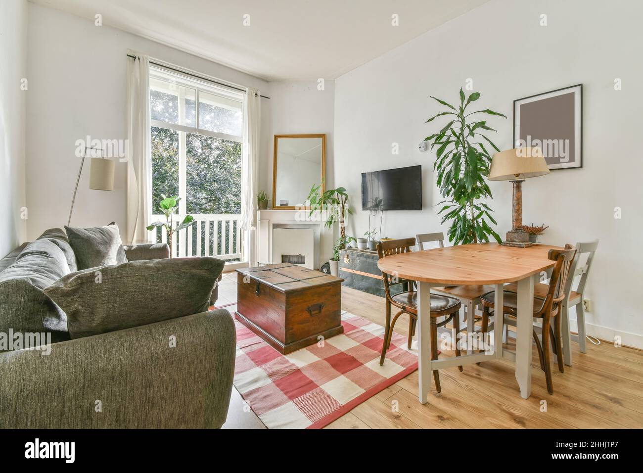 Table floor floor windows carpet and chair hi-res stock photography and ...