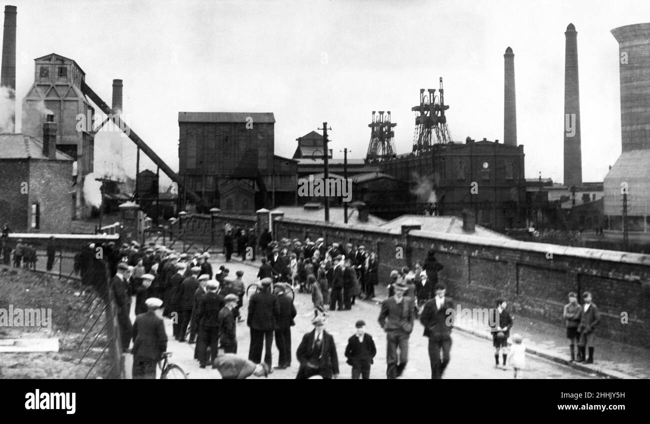 Coal mine england 1930s Black and White Stock Photos & Images - Alamy