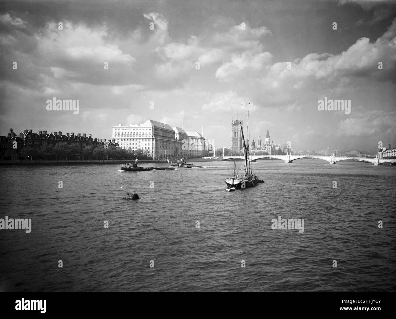 London 1930s parliament hi-res stock photography and images - Alamy