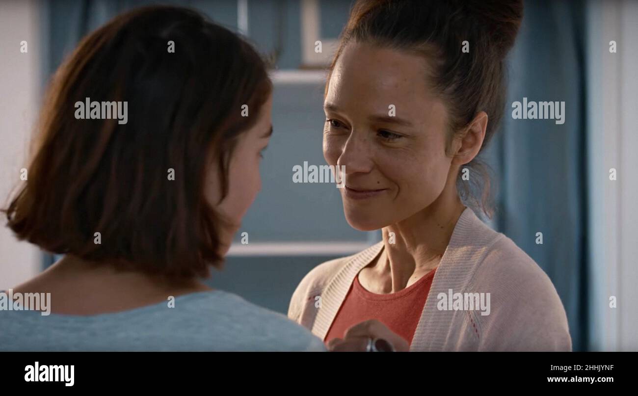 THE GIRL AND THE SPIDER, (aka DAS MADCHEN UND DIE SPINNE), from left ...