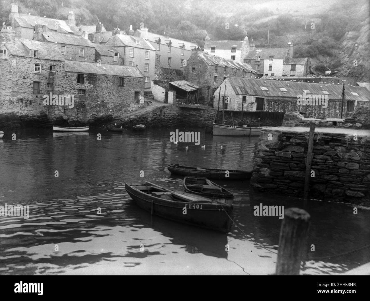 Polperro Harbour, Cornwall. August 1927 Stock Photo - Alamy