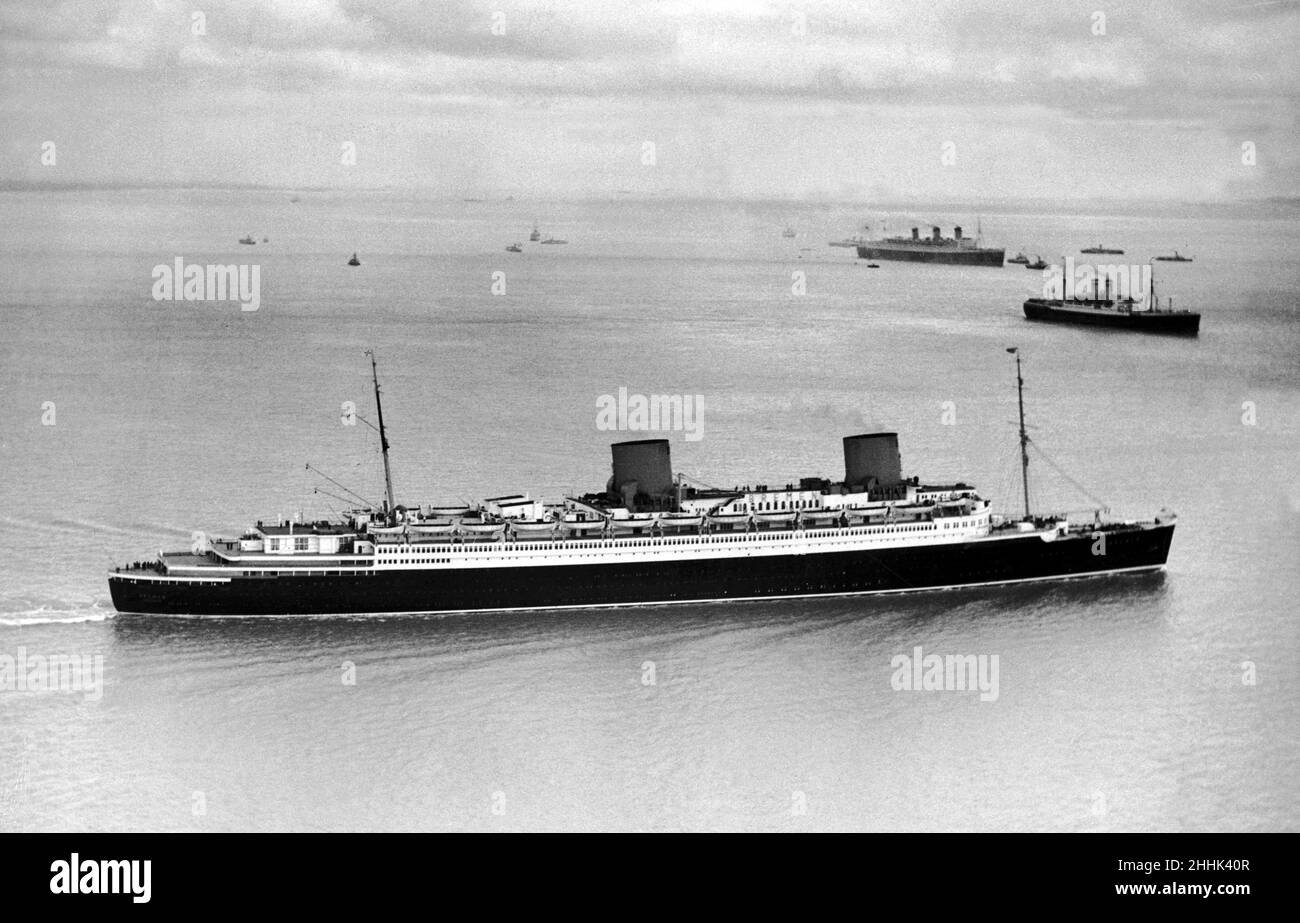 The SS Bremen at Southampton. 13th December 1936 Stock Photo - Alamy