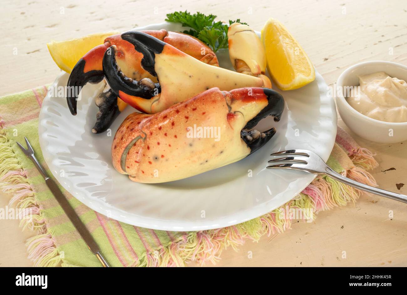 Small plate of stone crabs with lemon slice and sauce Stock Photo - Alamy