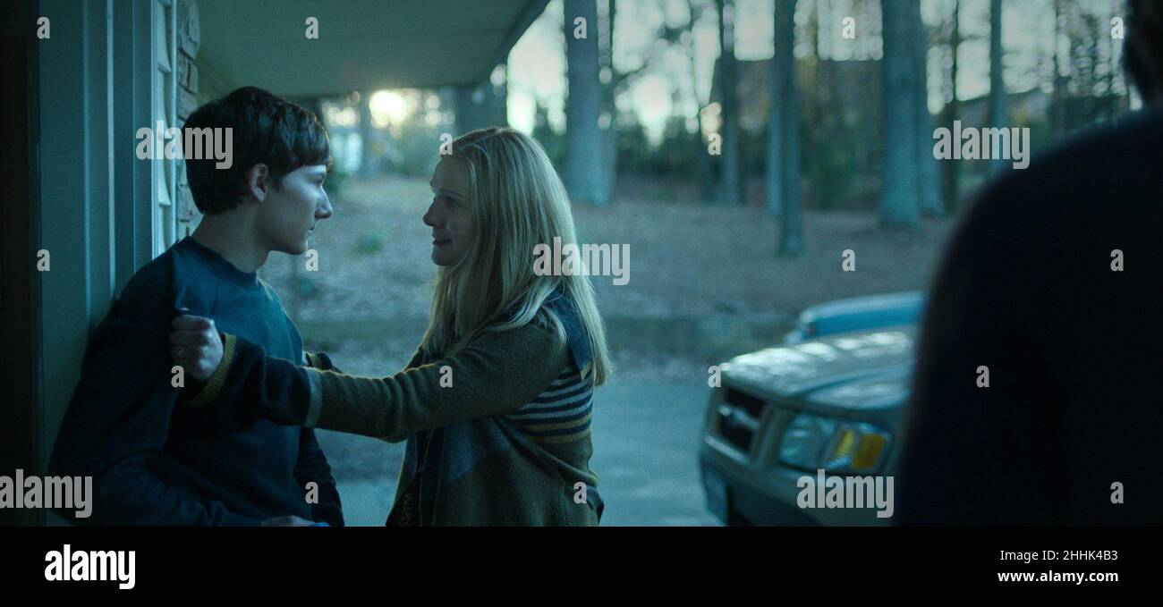 OZARK, from left: Skylar Gaertner, Laura Linney , (Season 4, ep. 403 ...