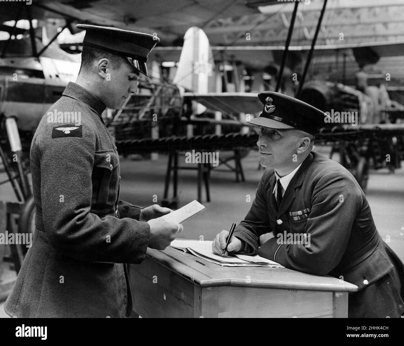 Raf apprenticeship Black and White Stock Photos & Images - Alamy