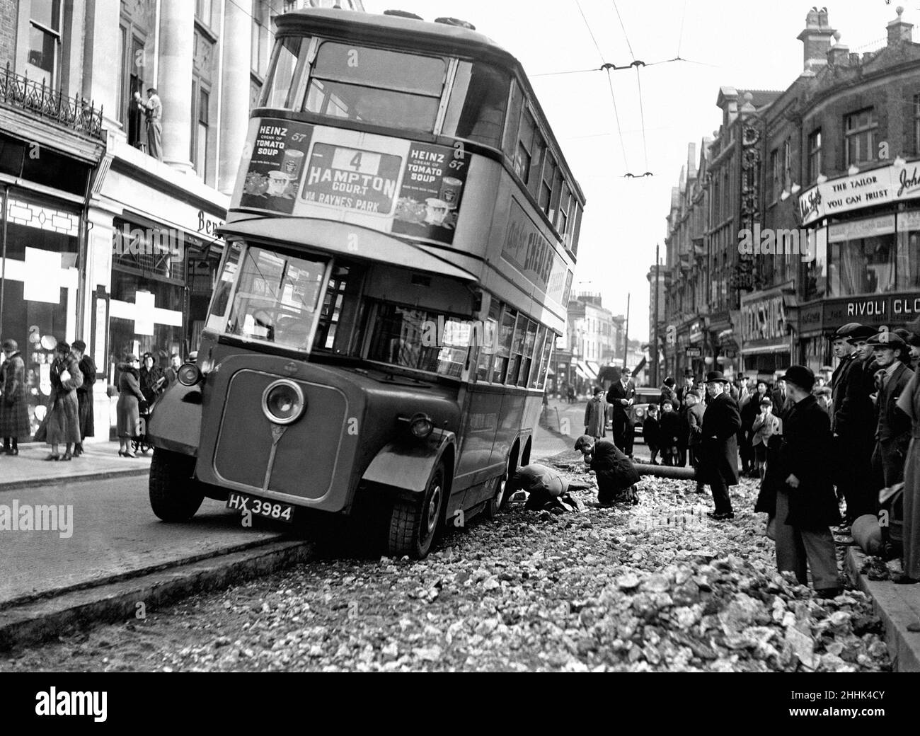 1930s busy london street Black and White Stock Photos & Images - Alamy