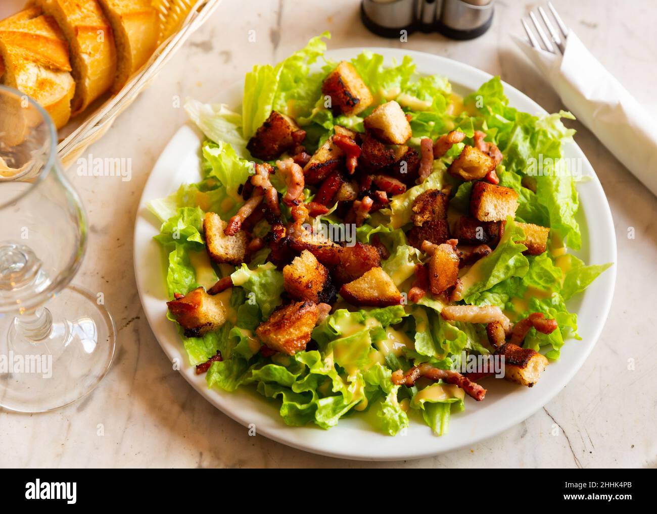Lardon salad hi-res stock photography and images - Alamy