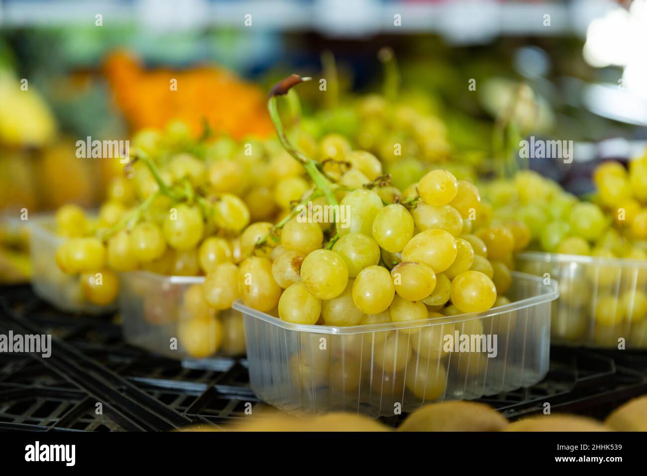 Bunch of grapes in a fruit shop or at supermarket Stock Photo - Alamy