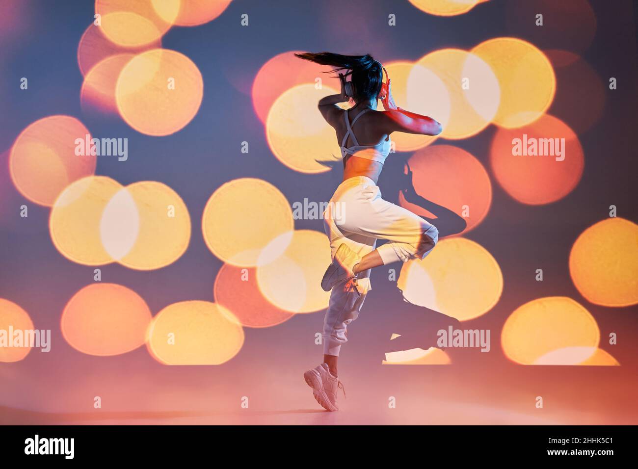 Back spin dancing hi-res stock photography and images - Alamy