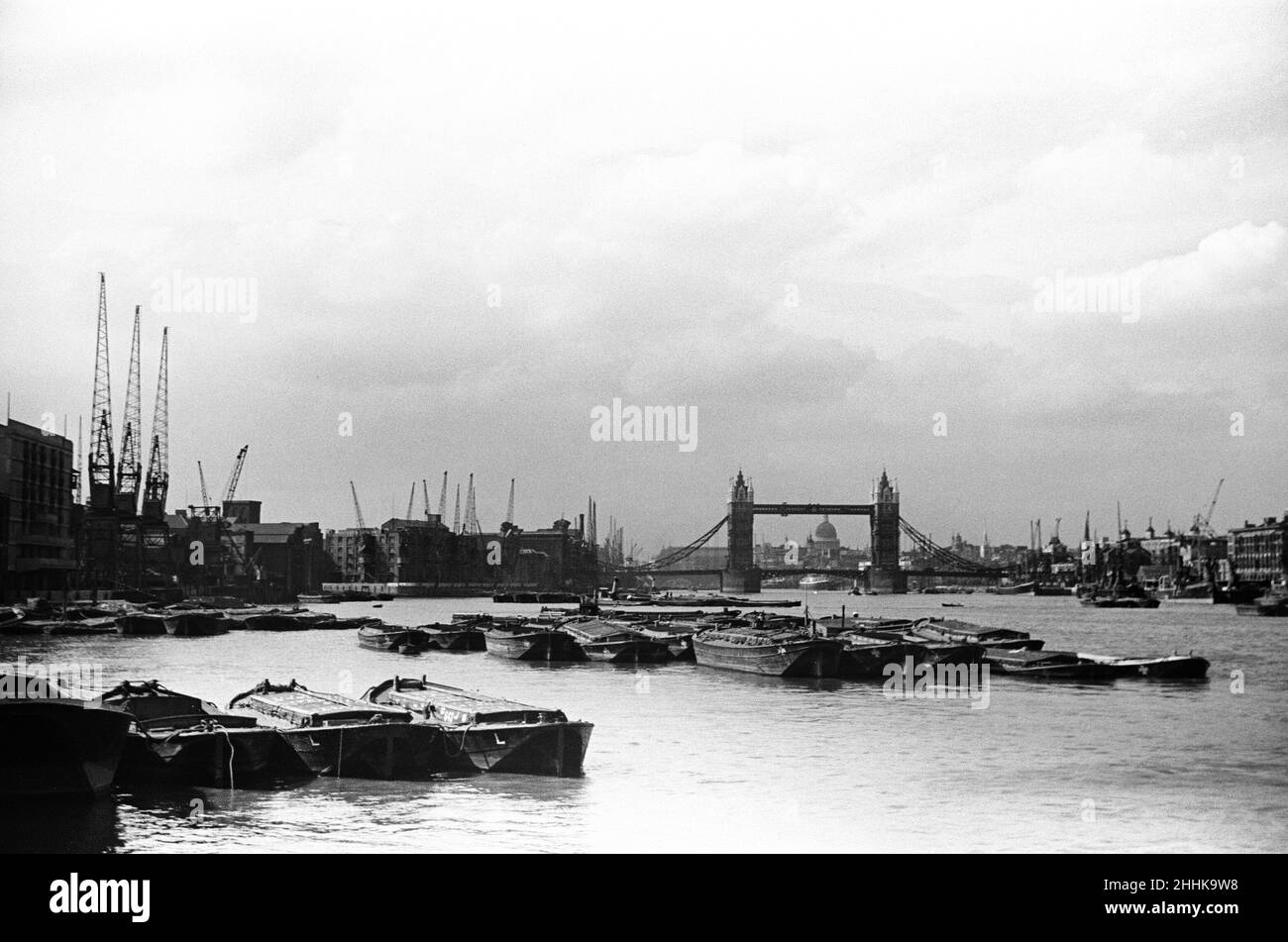 London docks 1930s hi-res stock photography and images - Alamy